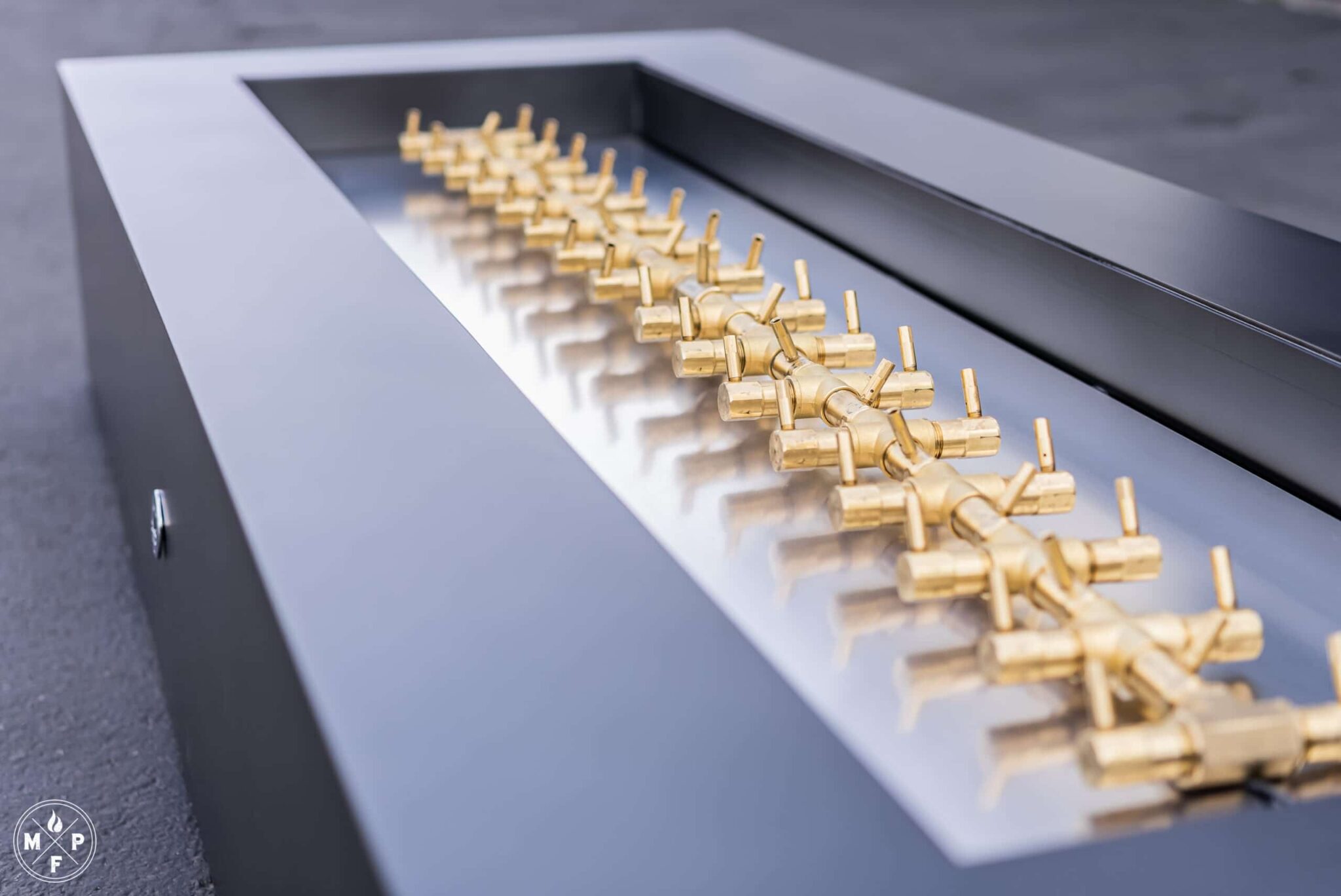 Tree style Burner: 470,000 BTU Warming Trends Crossfire