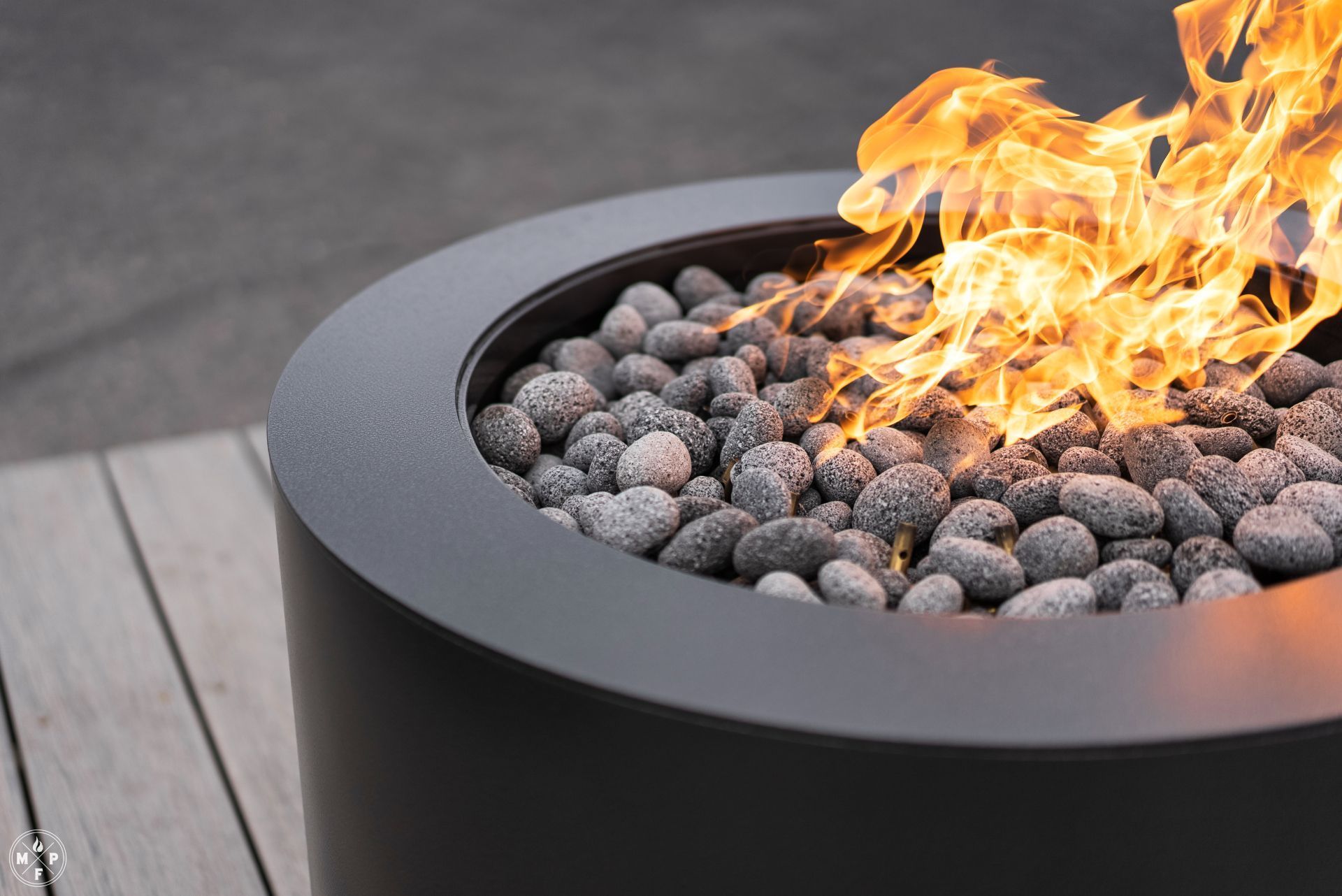 Fire Pit Size Guide: How Big Should Your Fire Pit Be for Your Space ...